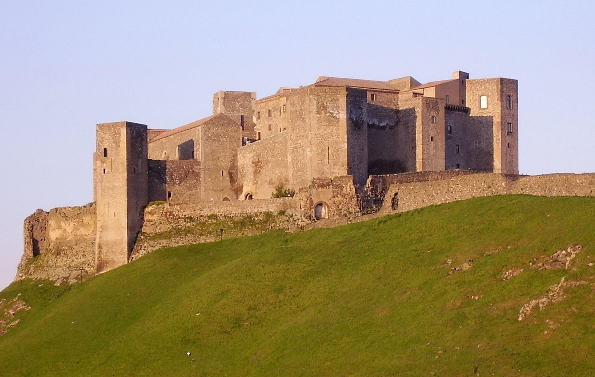 Basilikata (italienisch Basilicata) ist eine Region in Süditalien. Sie ...